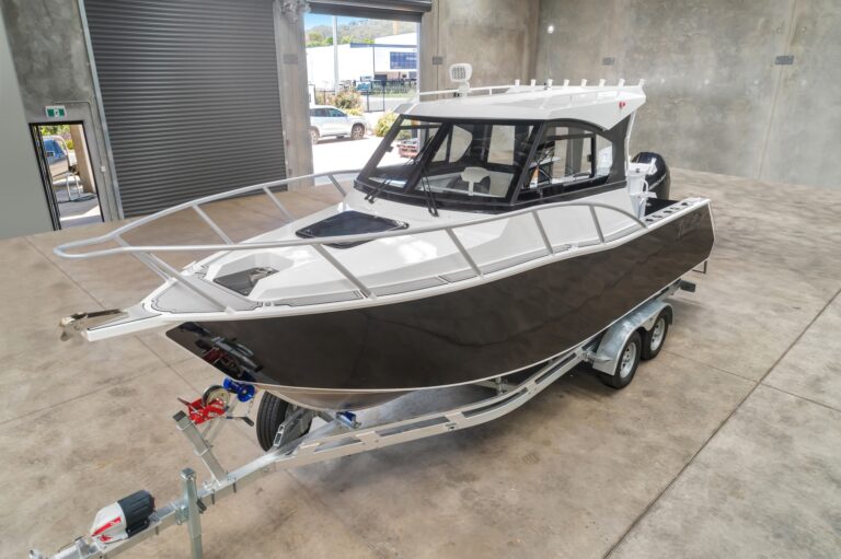7.5m Pro Fisher - Sea Raider