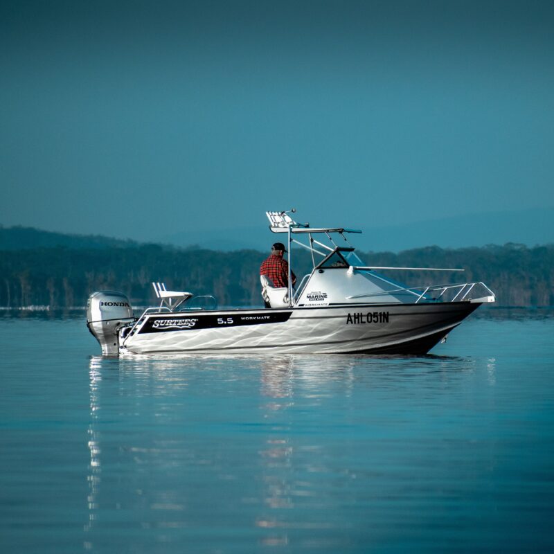 7.9m Cat - Sea Raider